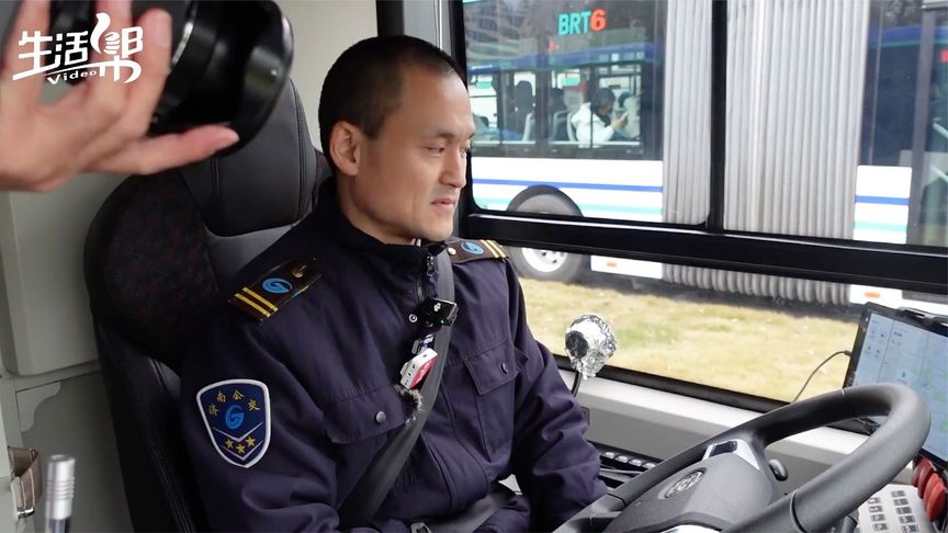 搭载自动驾驶系统 济南首辆智能网联公交车载客示范运行