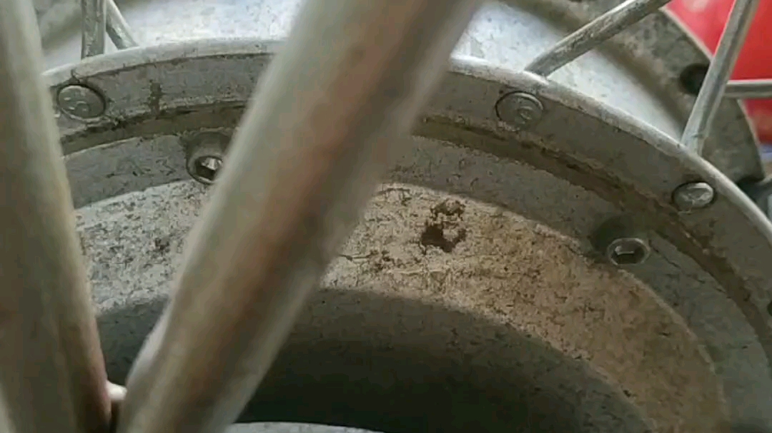 京东买的喜德盛电动自行车第二次自己换后轮辐条的记录。第一次换了...