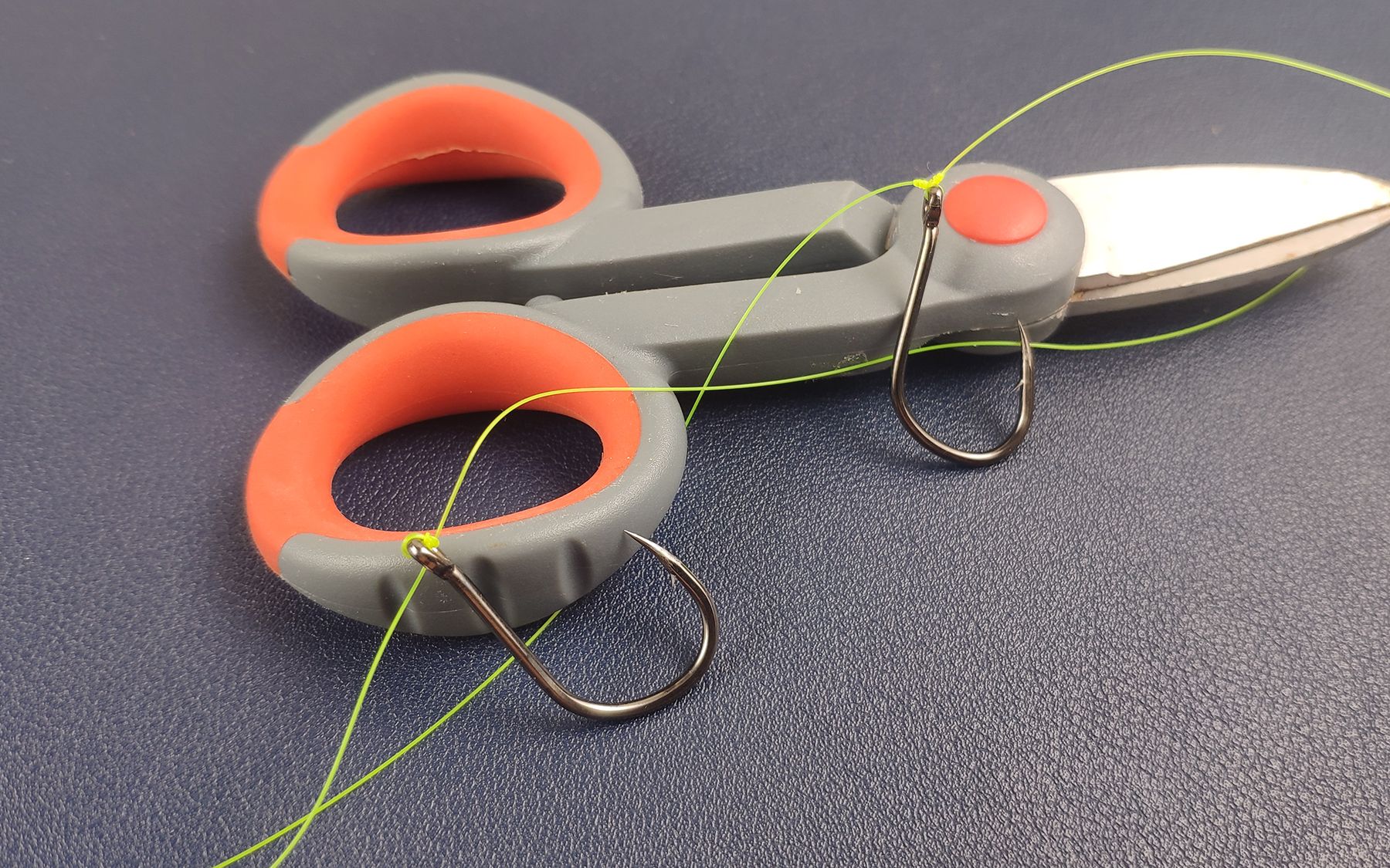 路亚鱼种活性低,试试用倒吊钓组,两种绑钩法各取所需