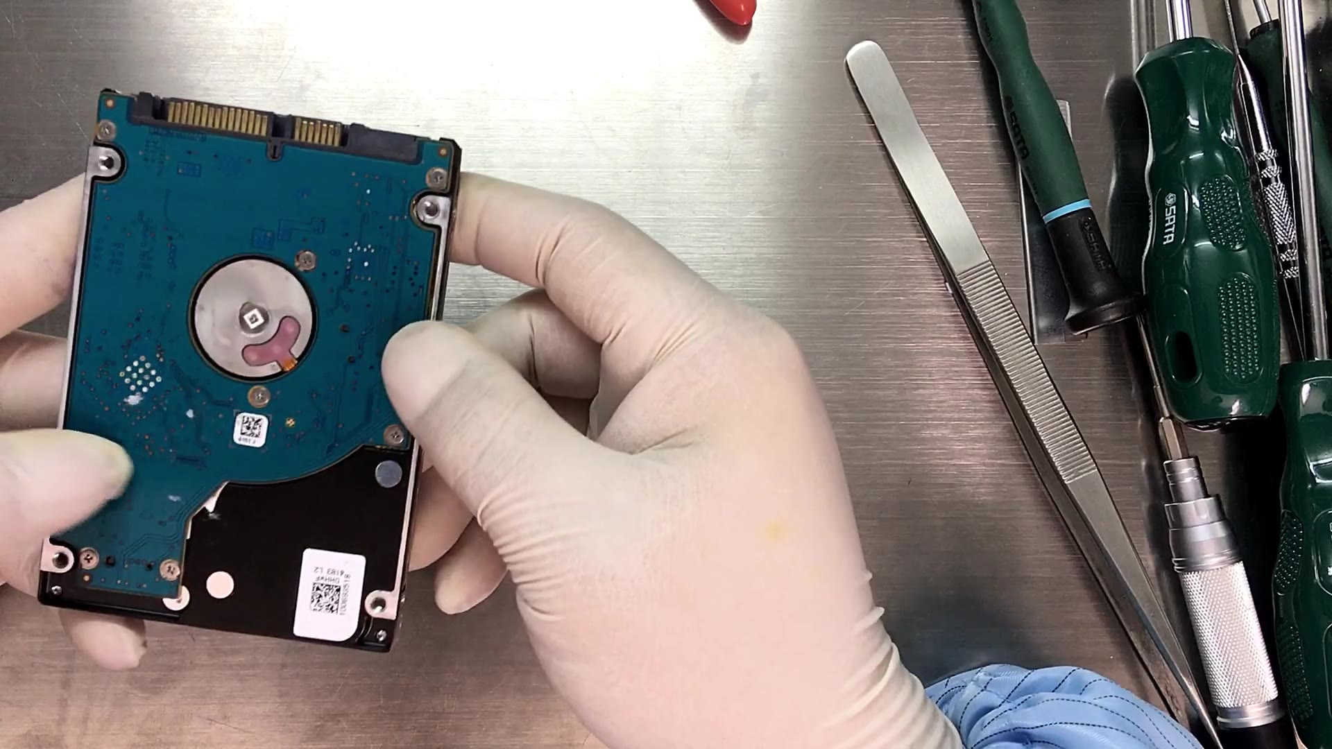 难住一批老师傅的希捷超薄盘,磁头损坏,固件损坏,凯哥用这招真是绝了
