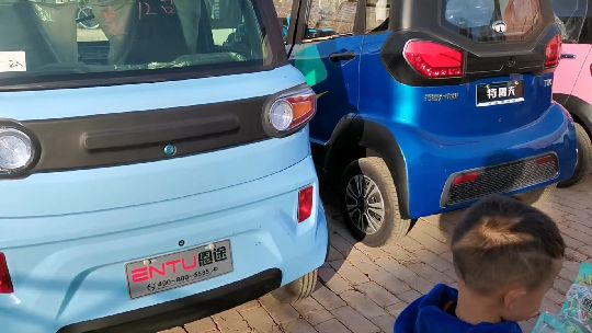 安徽阜阳:静静带大家看看新能源电动车,大家看种类多吗?