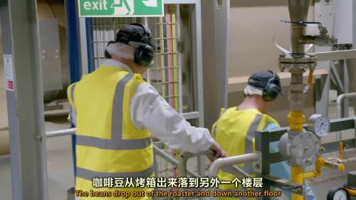 走进咖啡工厂看巨型研磨器变豆成粉的过程,让咖啡迷大饱眼福!