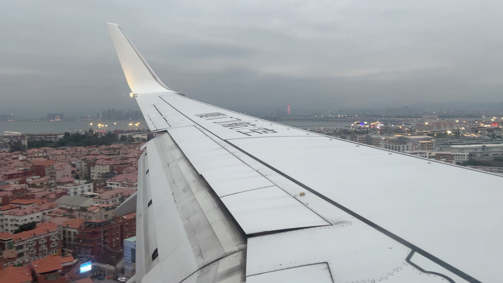 B737机翼中部视角 厦门航空 MF8522 SHA-XMN B737-800 B-6488 ...