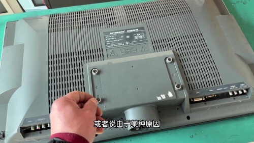 才知道,原来用一根钢筋棍就能制作一个电视支架,太简单了