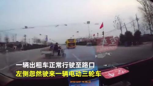 老人骑电动车孩子横穿马路被撞翻受伤也要负主要责任
