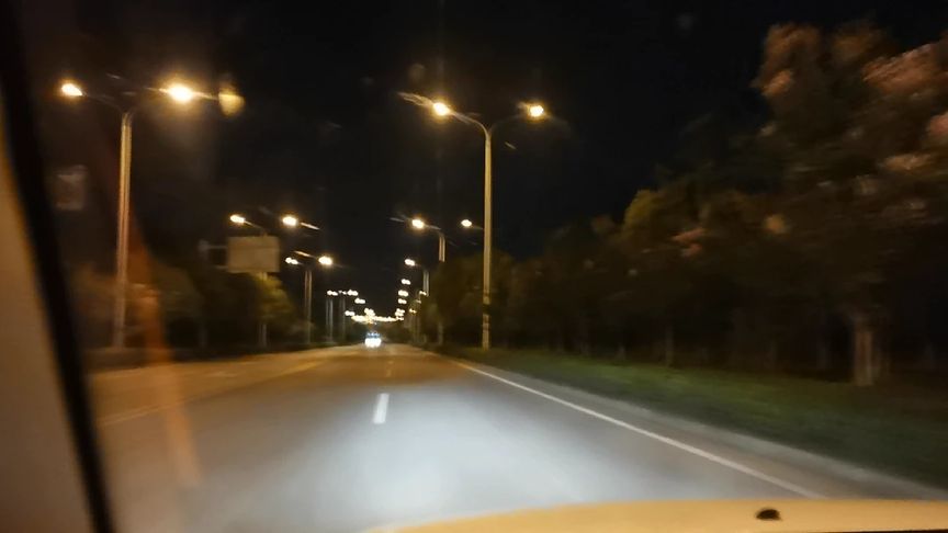 天地又切换了模式,夜里的黑,白天是不懂的,夜深篱落众灯明。