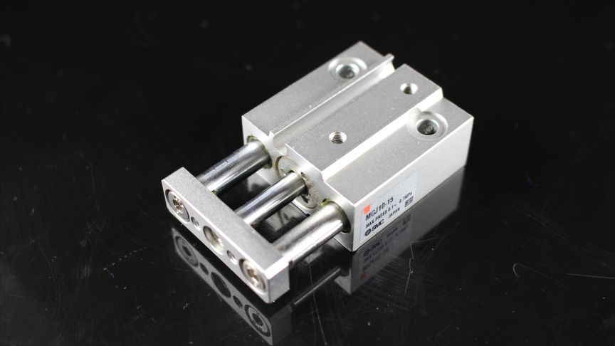 机油滤芯检测设备中的三轴气缸起什么作用?