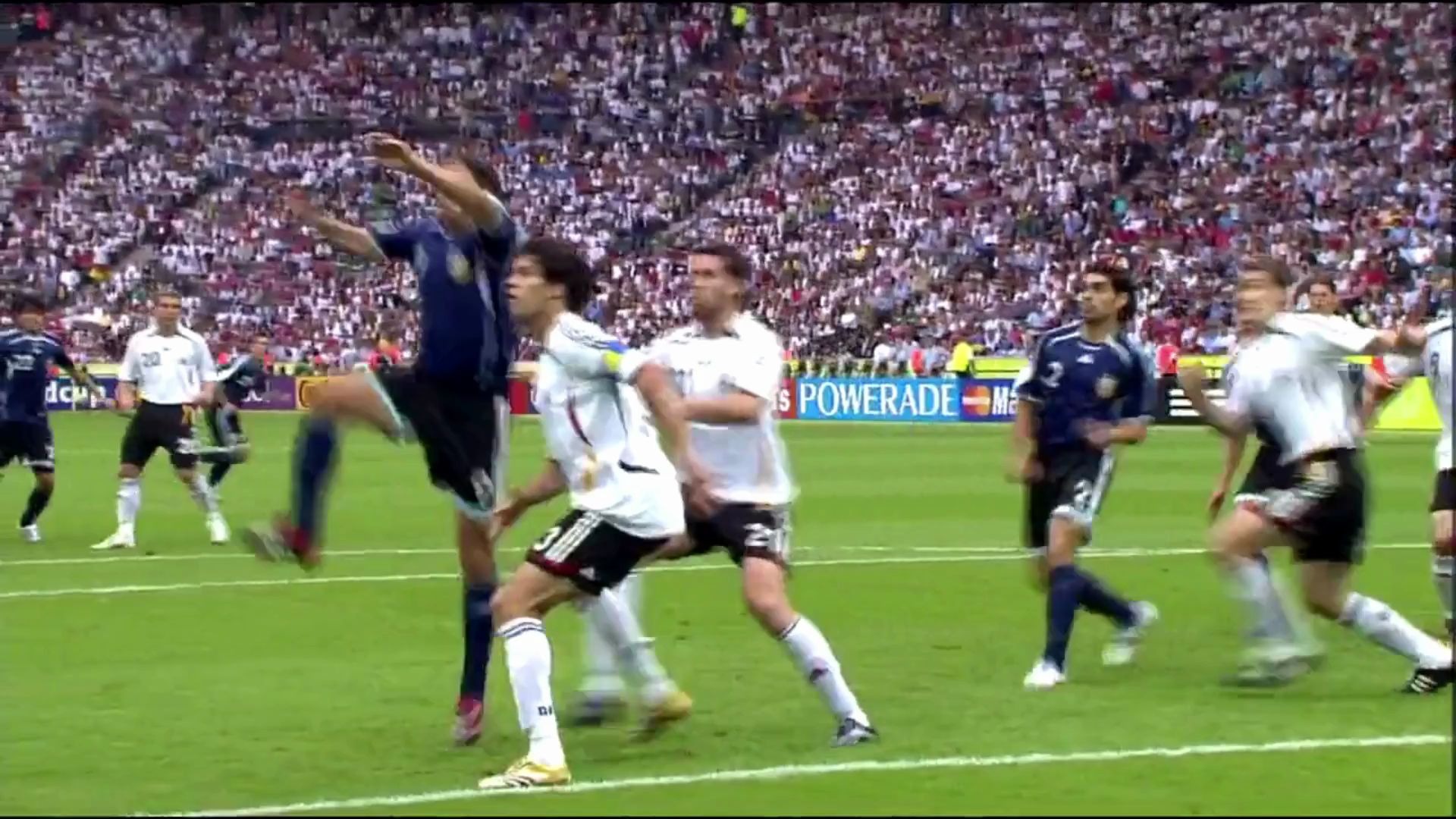 06年世界杯德国队季军之路:点球淘汰阿根廷,3-1战胜葡萄牙