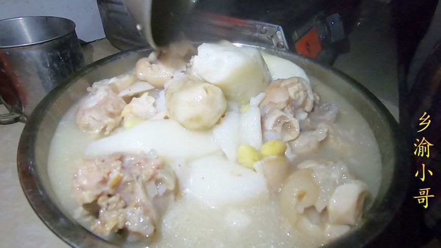 重庆农村白果配山药炖猪脚,味道肥而不腻看着都想吃