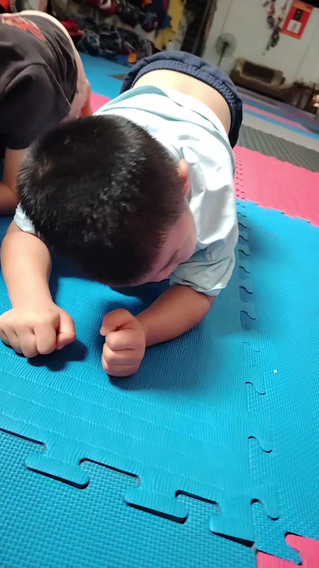 四岁半儿童,告诉你什么是意志坚定!#少年强则国强 #搏击