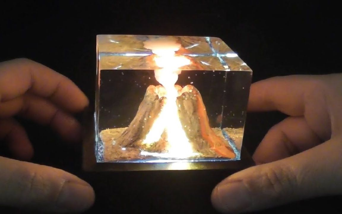 【微缩模型】?活火山模型?带木底座的环氧树脂灯