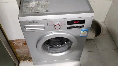 滚筒洗衣机门打不开，最常见的故障也是最容易出现的，赶紧收藏