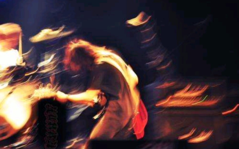Hey,johnny,he doesn't want to,He wants to be a rock and roll hero。