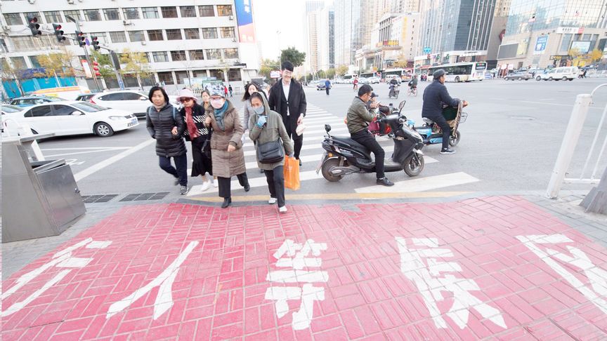 “行人闯红灯被撞反获刑”是对陋念的警示