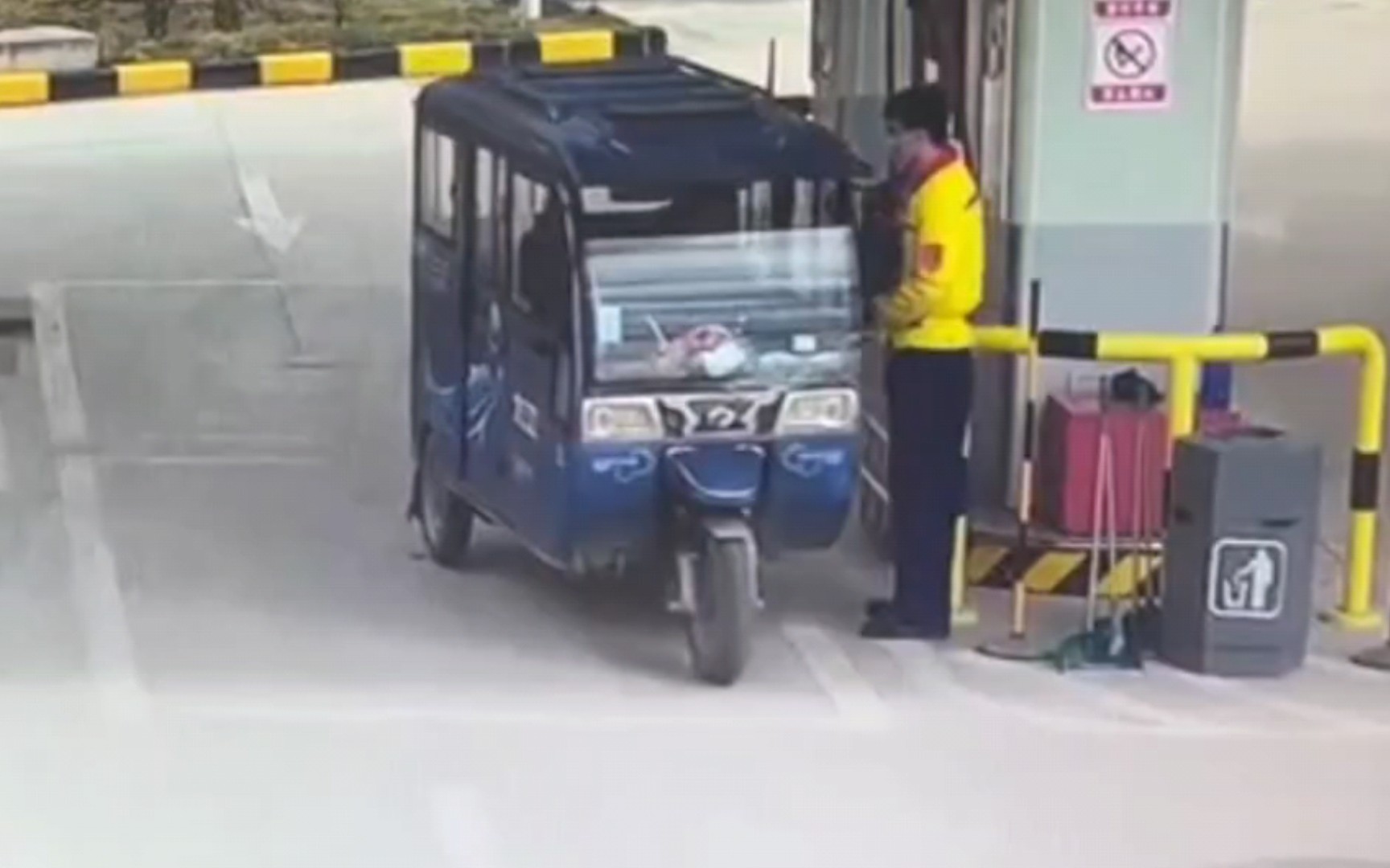 路过加油站闻了一下都要收我20