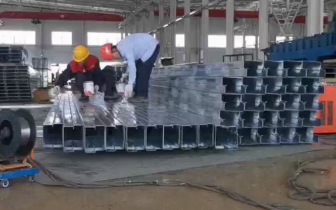 上海新之杰是如何对C型钢防腐檩条焊点处理全视频