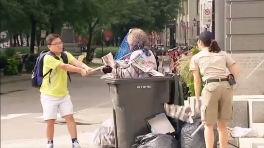 搞笑!看看路人不可思议的表情!