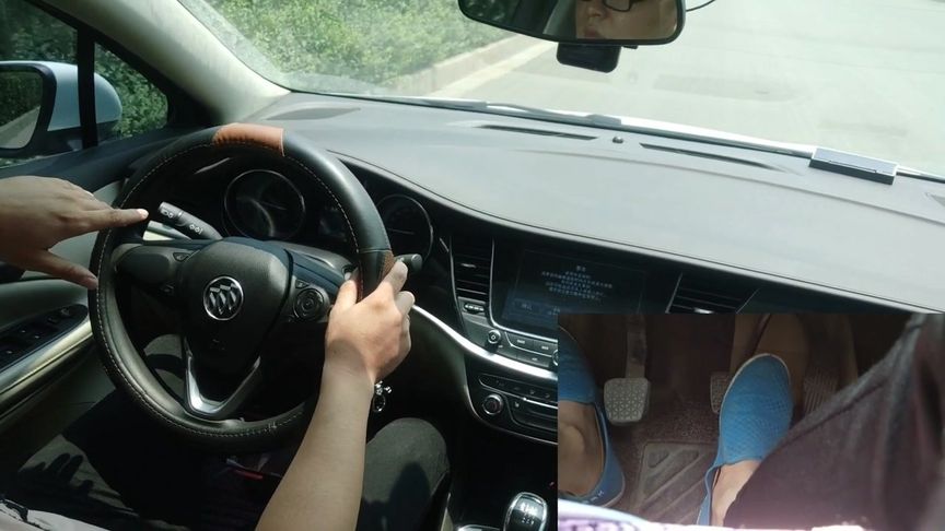 新手驾驶手动挡汽车,如何升降档和降档补油,省油又不熄火!