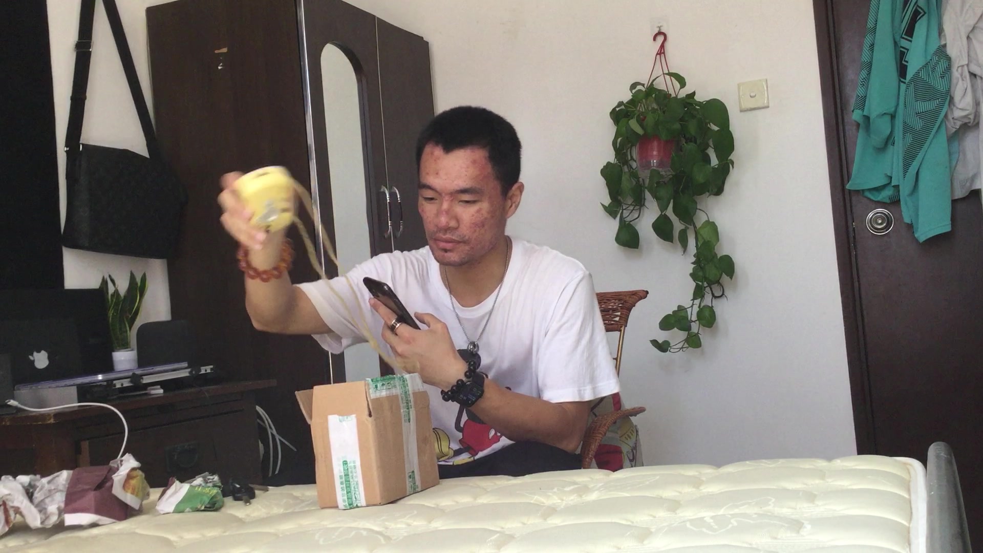 正式开箱苹果妙控鼠标,60元收的,真香。