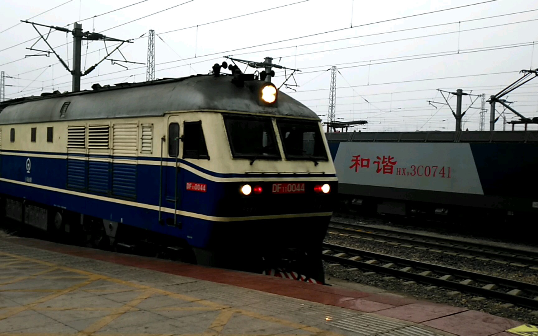 【京九线阜阳站】上局徐段df11 0044挂车作业 牵引k1068