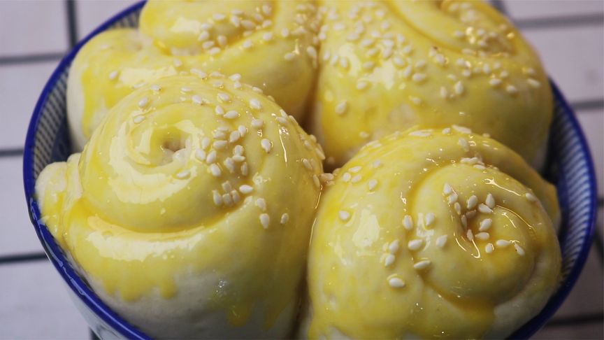 没想到用微波炉也能做面包,又快又简单,味道比烤箱做的还好吃