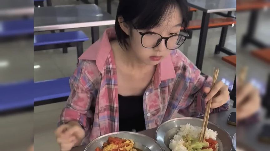 男子学校食堂吃饭对小姐姐一见钟情 #遇见她 #缘分 #校园爱情