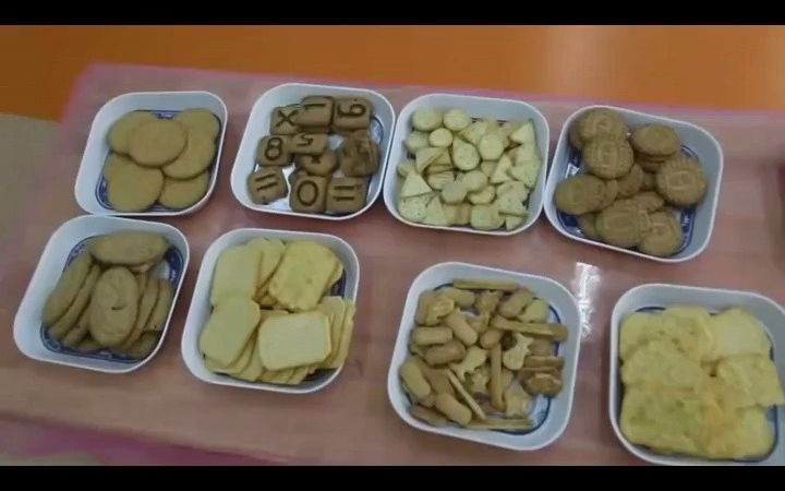 幼儿园公开课优质课小班社会《好朋友夹心饼干》课堂实录
