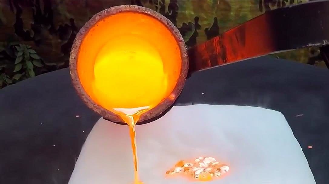 当干冰遇上熔融铜,极热遇上极冷,会碰撞出怎样.