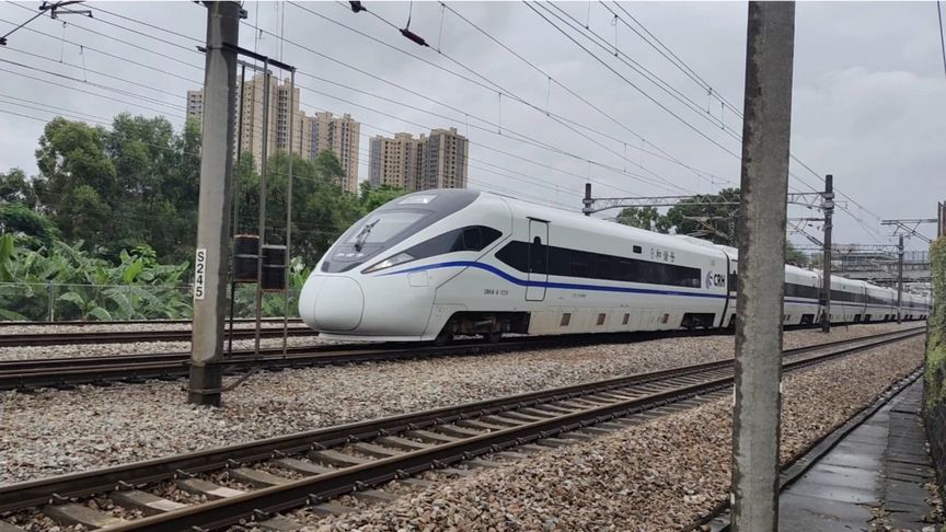 中国铁路南昌局集团公司旅客列车D3653次福州南—南宁东。