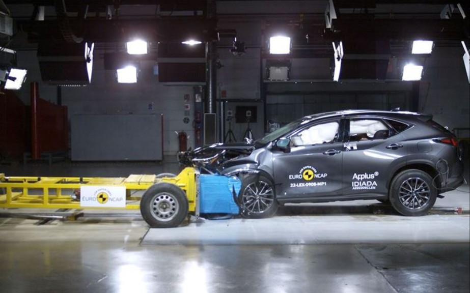 2022 丰田 雷克萨斯 NX 350h (更新前) 全面碰撞测试 euro ncap