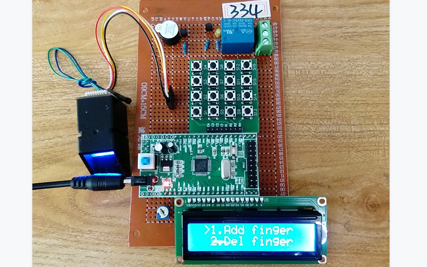 基于STM32单片机的智能指纹矩阵键盘按键门禁系统密码锁设计-LCD...
