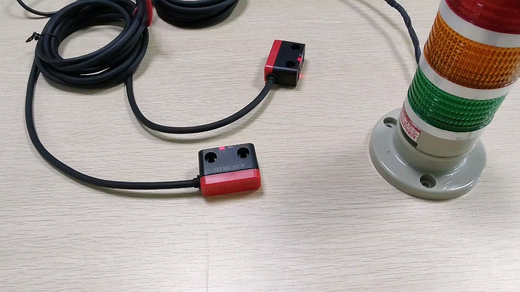 Jiance小型非接触式安全门开关,单一编码和通用编码的区别