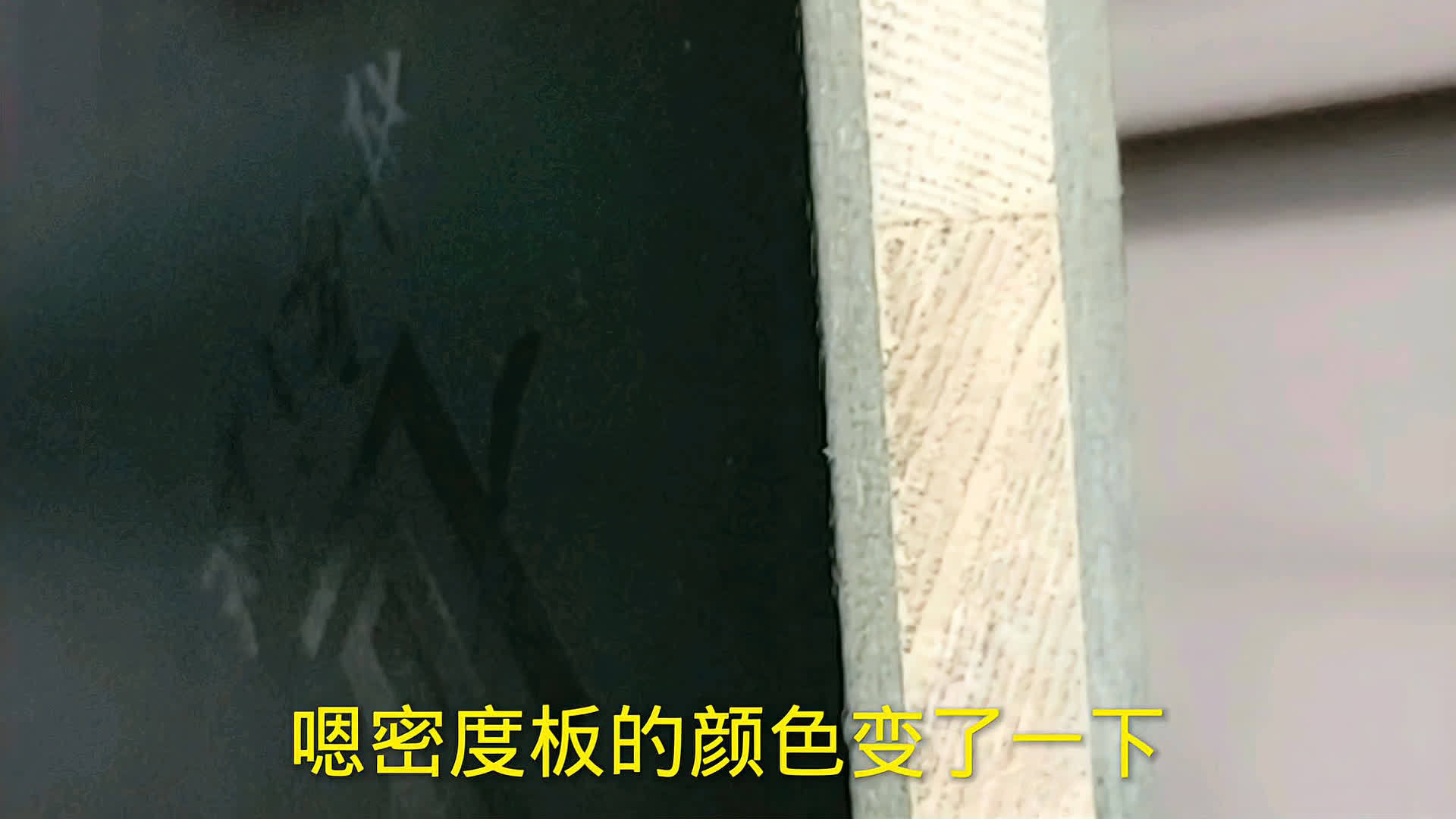 市场室内木门的种类太多,小伙带你看一下这两种材料的差别,懂了