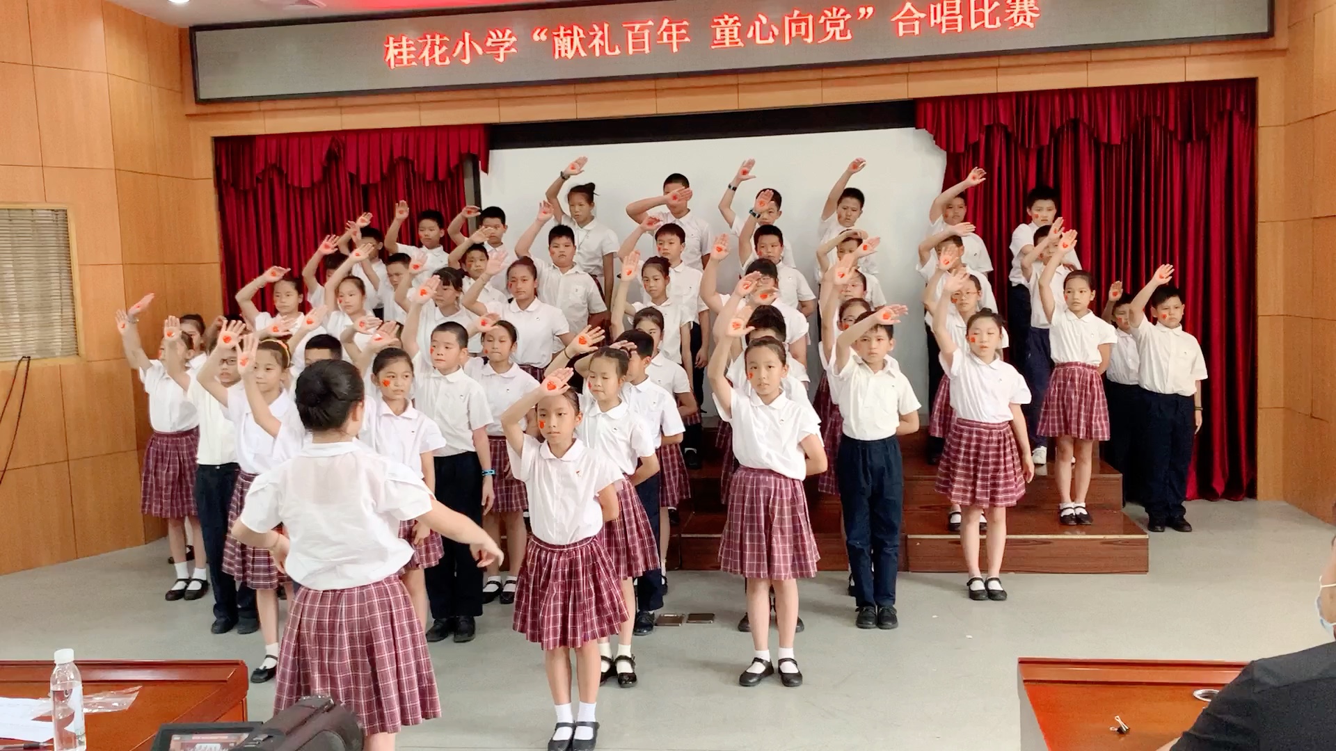 《我和我的祖国》手势舞