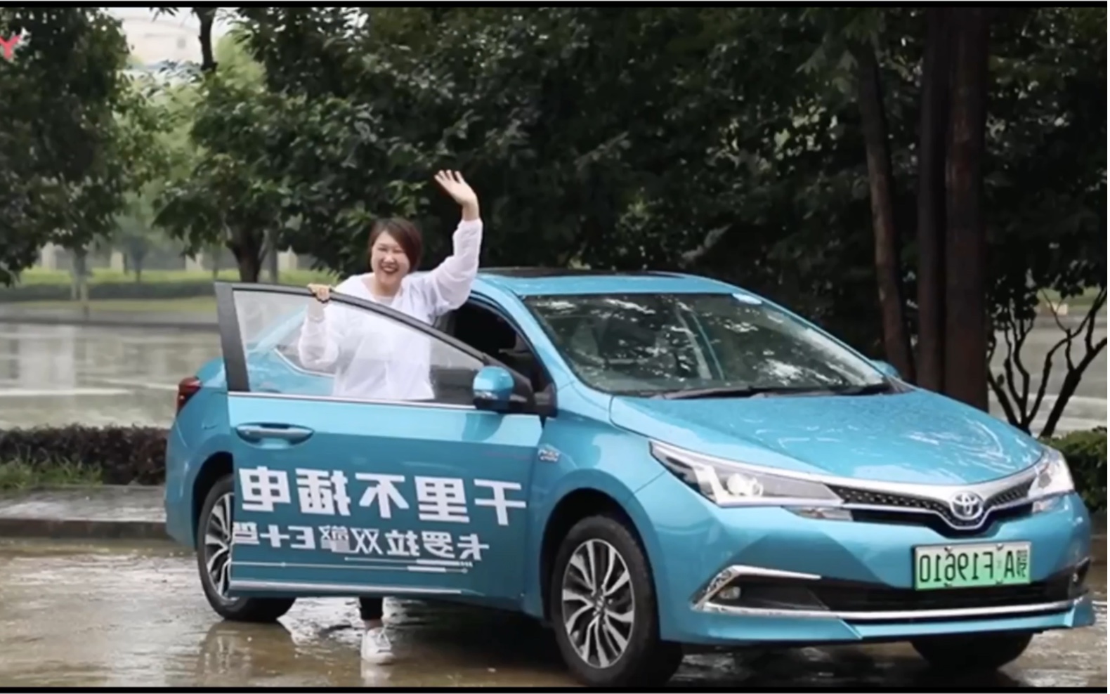 真的万分羡慕他(她)们能够开着丰田卡罗拉双擎E+游山玩水!