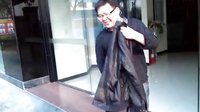 不锈钢门第一品牌-东亚钢门营销中心早会-趣味变魔术