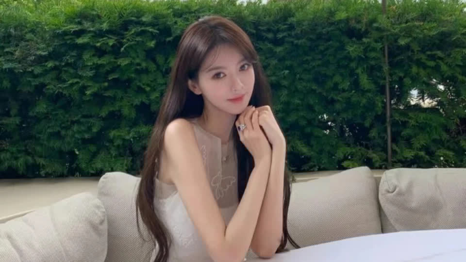 叶珂注销微博退网,关闭全平台账号,早前黄晓明就争议鞠躬道歉