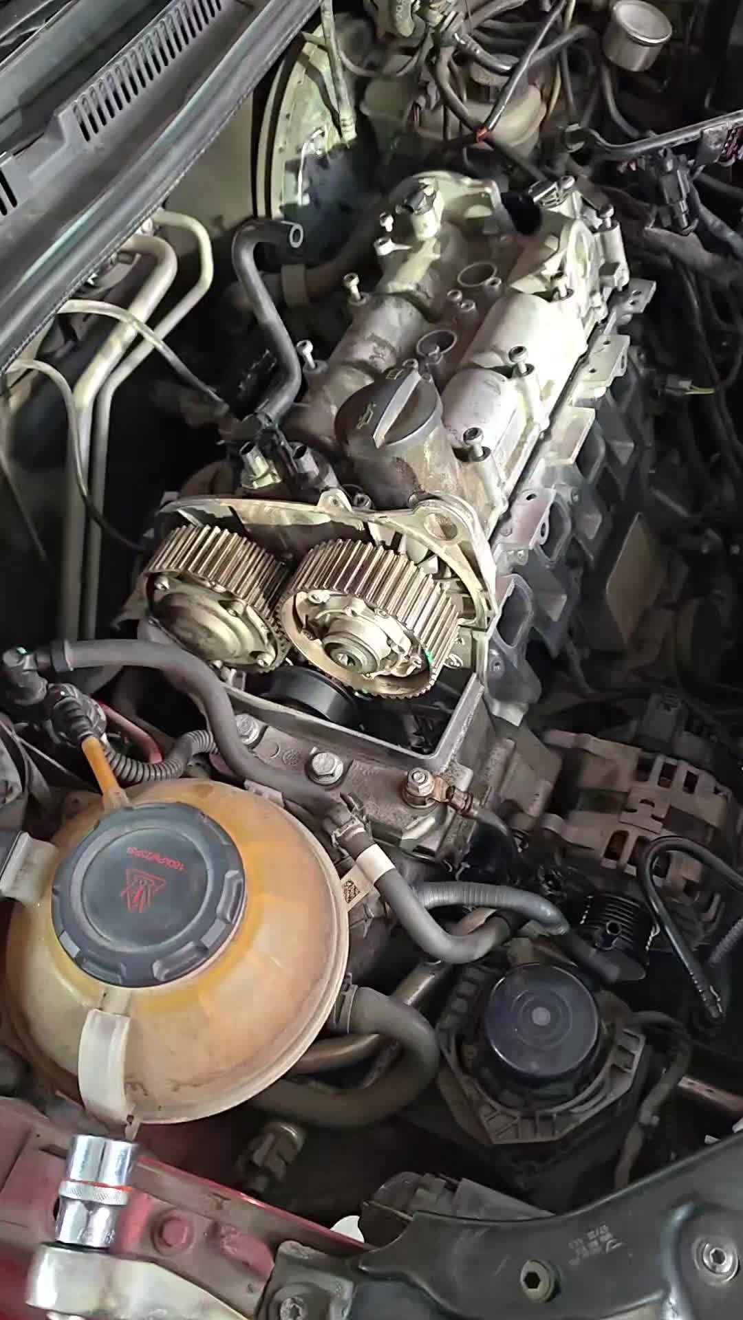 ...VA3正时皮带涨紧轮损坏,导致顶气门,后果很严重#汽车保养与维修 #...