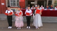 古交三小2022庆六一活动,校领导们逐个宣读表彰决定和名单。
