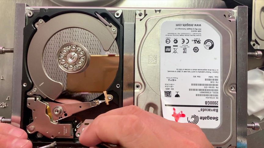 私隐的数据加密后不直接显现,硬盘开盘恢复数据,一样的恢复二次