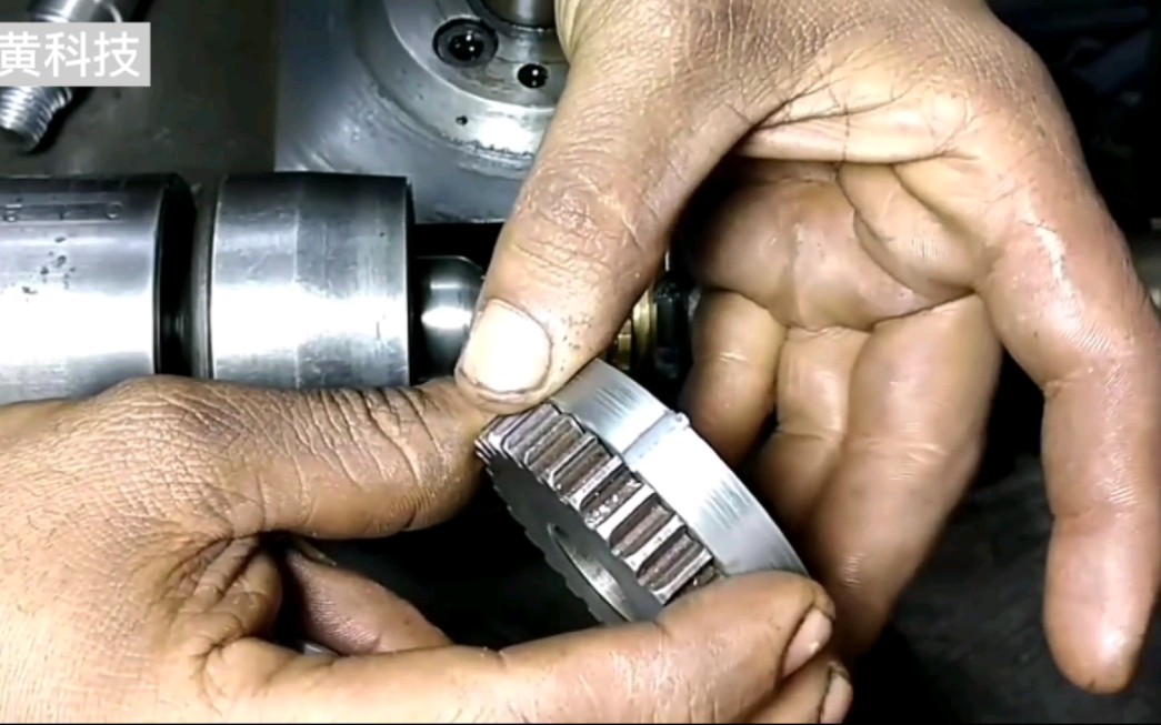 车床师傅加工齿轮,加工方法很好,这方法要5年才能学会