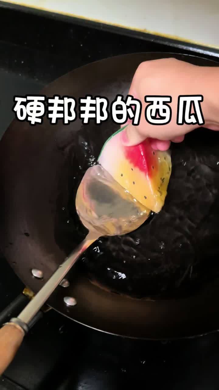 这块西瓜硬邦邦的咬不动啊,我不吃了#西瓜 #摆件 #茶宠 #玩个很新的...