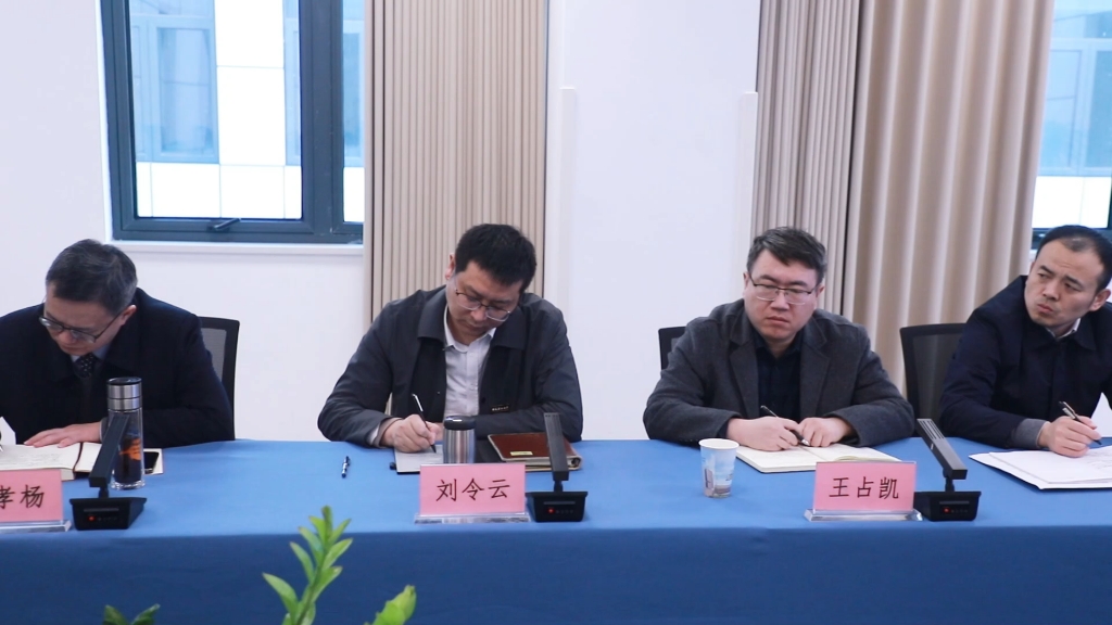 ...校党委副书记、校长袁亮院士在一附院南区会议室主持召开精准医学...