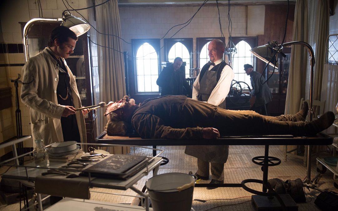 精神病人控制医院,自己当起了医生,院长和护士全都成为了牺牲品