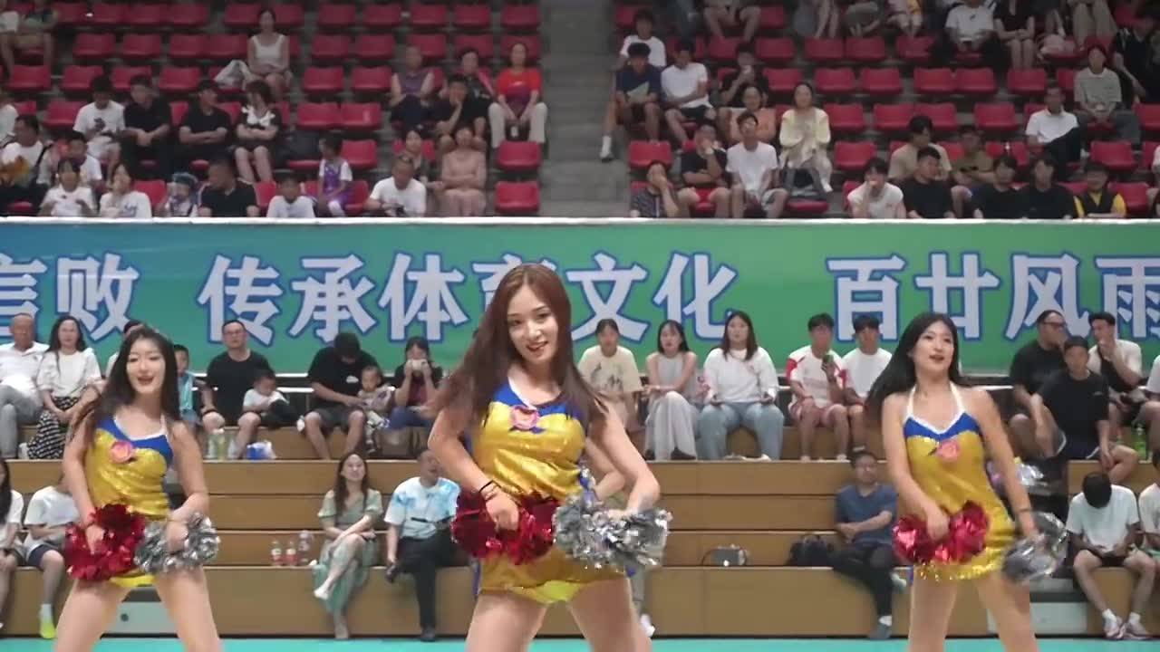 这配乐仿佛回到20年前!山西队啦啦队舞蹈视频:做个快乐的少女