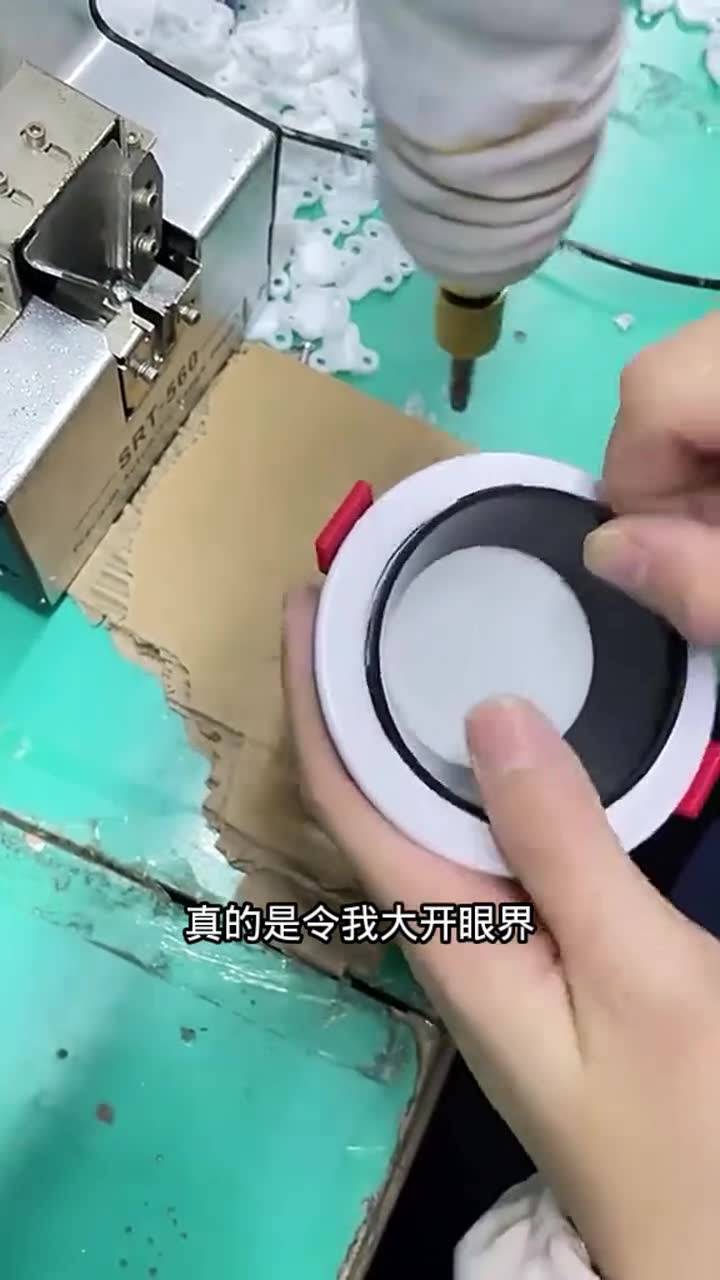原来LED灯是这样做的,这样安装灯不是被挡住了吗?