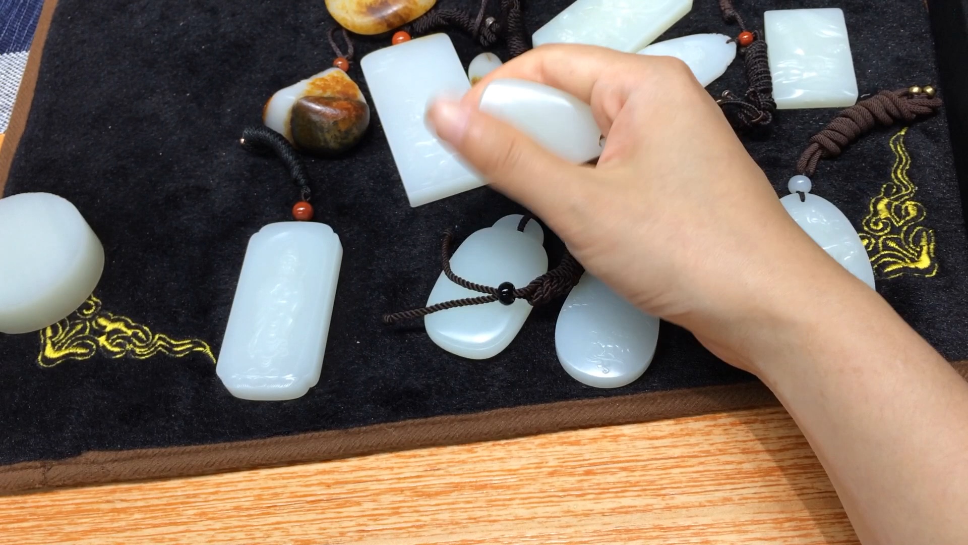 和田玉的价格走势,1000和万左右的和田玉的品质区别。