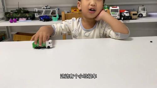 亲子互动:好多的垃圾车呀!一起比一比看看谁的垃圾车最厉害吧