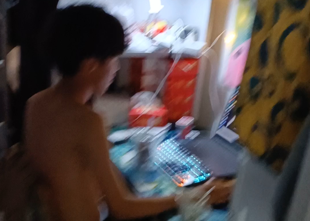 我服了,大学宿舍全是小学生