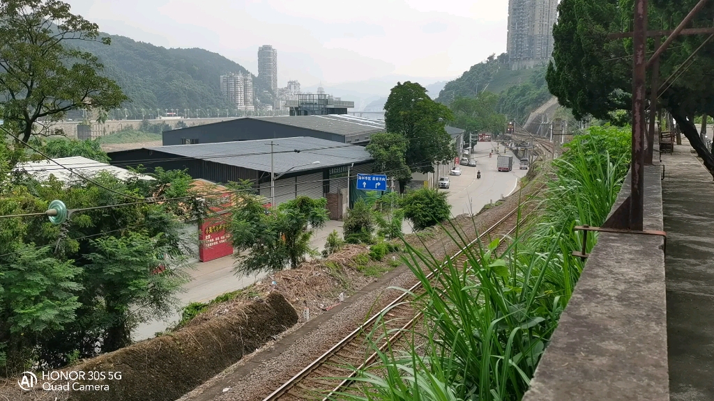 钢轨打磨车PGM-48通过外南铁路